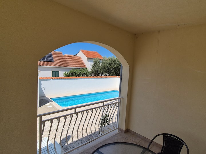 Villa Scandinavia Apartment With Shared Pool A1 - Brač