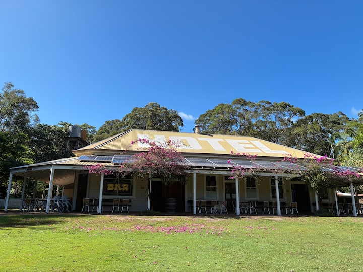Apollonian Hotel, First Licensed In 1868. - Boreen Point