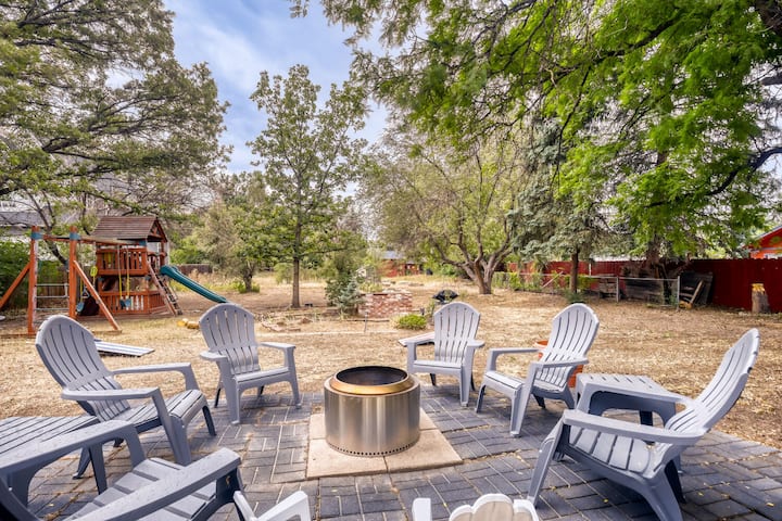 Patio ᐧ Fire Pit ᐧ Huge Yard ᐧ Walk To Olde Town - Arvada, CO