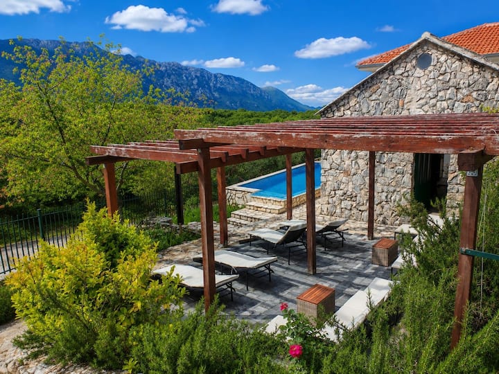 Villa Toma Zagvozd - 2 Apartments With A Pool - Makarska Riviera