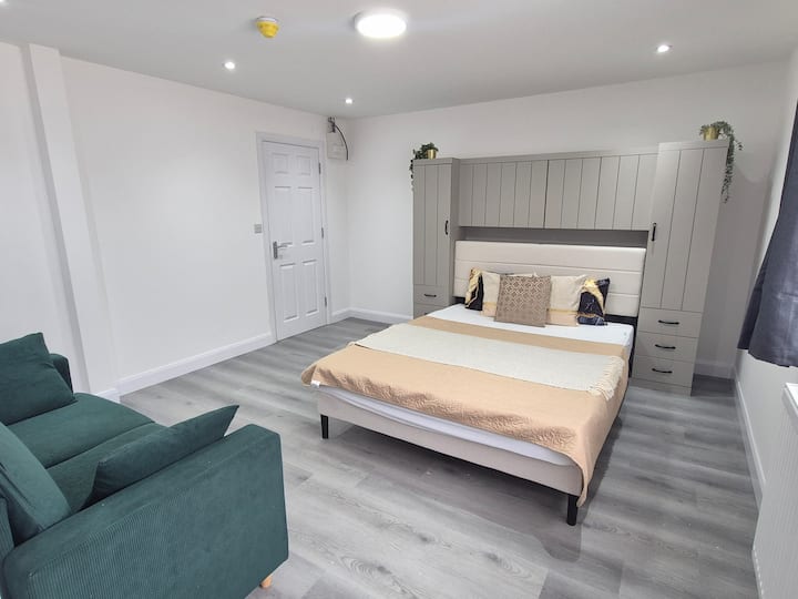 Modern Studio Near Watford - 왓퍼드