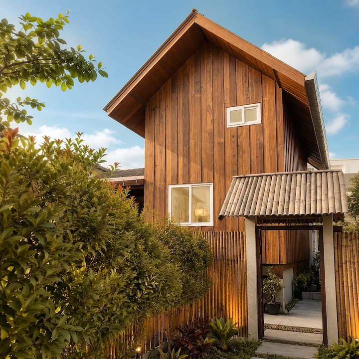 Entire Wooden Loft Home (4-6 Pax), City Center - Chiang Mai