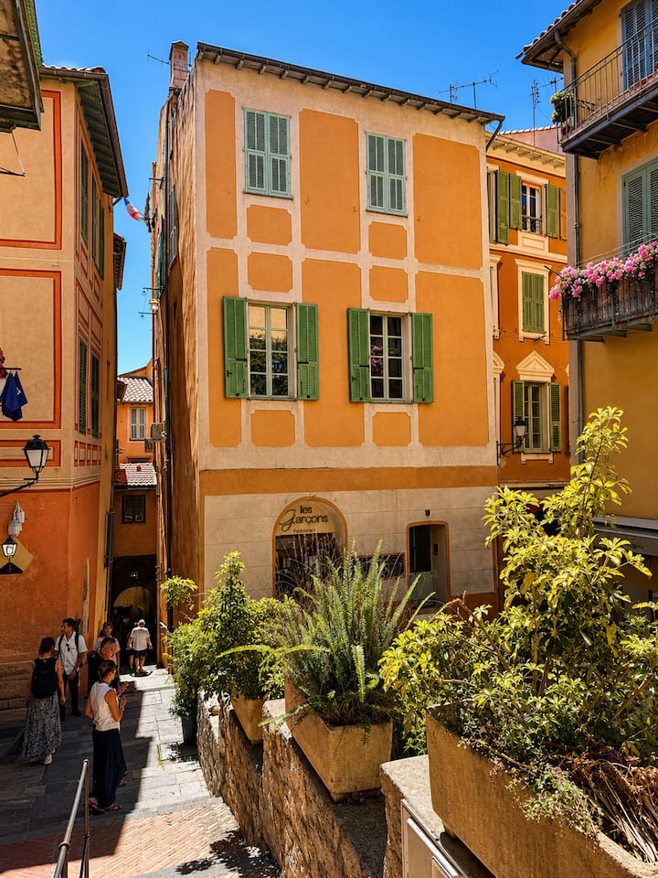 New French Chic -Spacious 3 Bedroom Apartment - Villefranche-sur-Mer