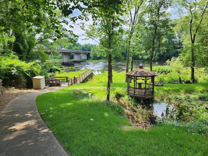 Relax & Unwind | Peaceful Getaway With River Acces - Heber Springs, AR