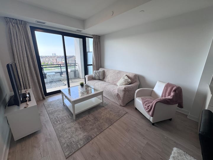 Modern 1br+den | Milton | Sleeps 4 | Parking - Milton