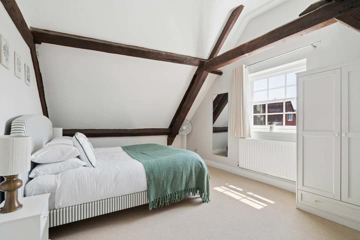 The Bookmark Henley - 2 Bed, Balcony & Parking - Henley-on-Thames