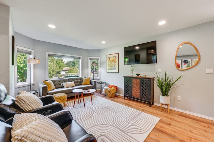 Seatac Getaway! Fully Fenced W/ Workspace - 西塔科