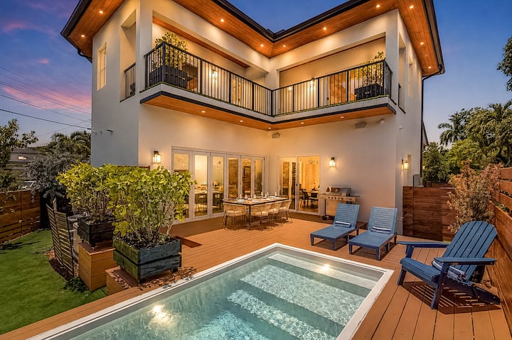 Luxury 4br Oasis W/ Pool | Minutes To Downtown - Miami