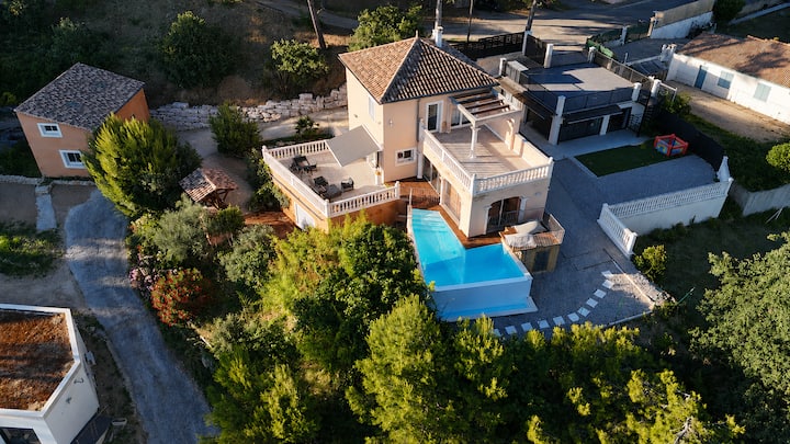 Villa Avec Piscine, Jacuzzi Et Vue Panoramique - Bagnols-sur-Cèze