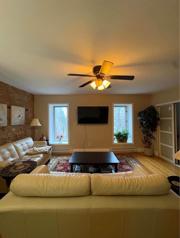 Charming 3br Heritage Home - Montreal