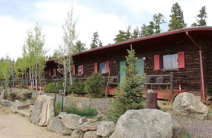 The Aspen Queen Studio | Hotel In The Mountains - Nederland, CO