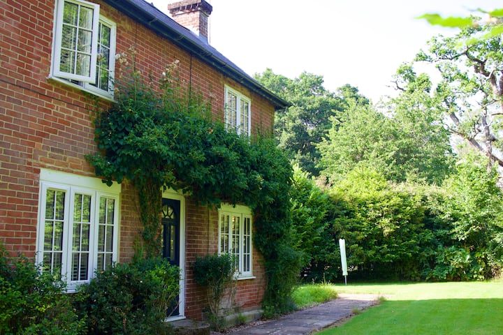 Secluded 3 Bedroom Cottage On A Private Estate - Beaulieu