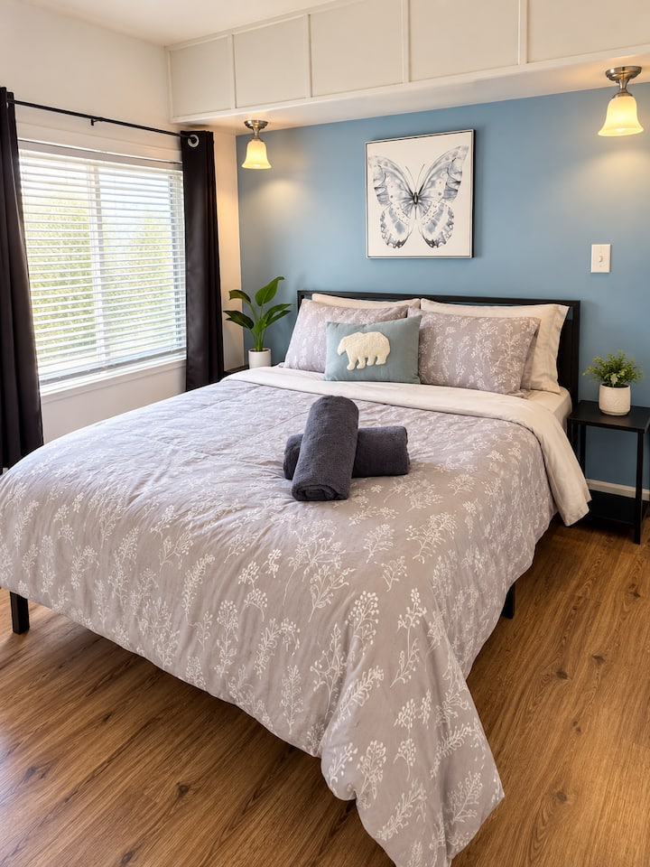 1br/1ba Cozy Upstairs Unit | Fast Wifi | Smart Tv - Bay City, MI