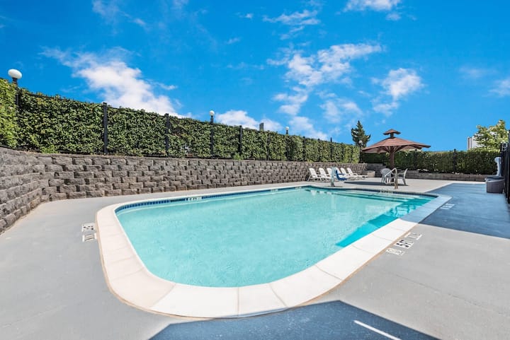 Deluxe 2 Queen | Super 8 Weatherford | Pool Day - Weatherford, TX