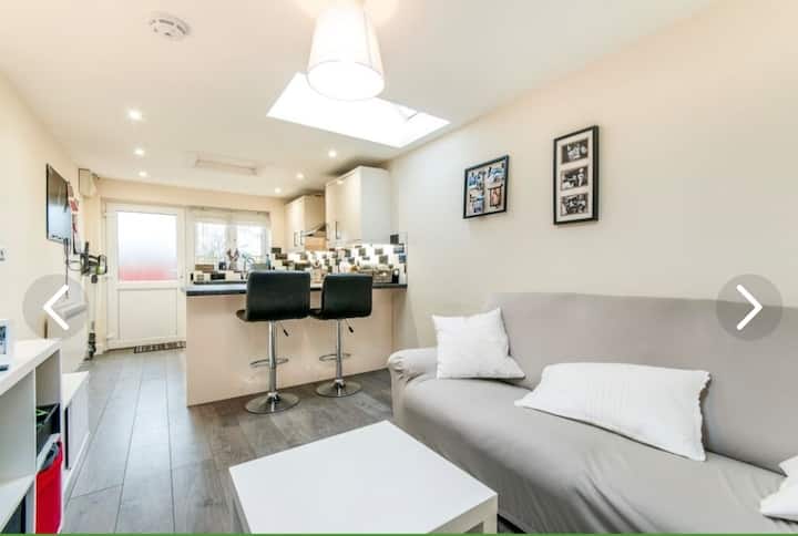Modern, Tranquil Bungalow In Canterbury. - Canterbury