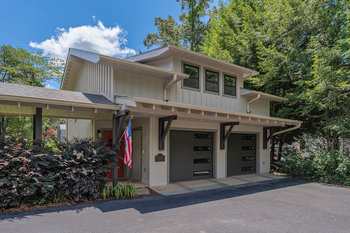Charming In-town Apartment - Brevard, NC