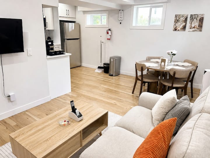 2br Suite | Walk To C-train | U Of C & Hospitals - Calgary