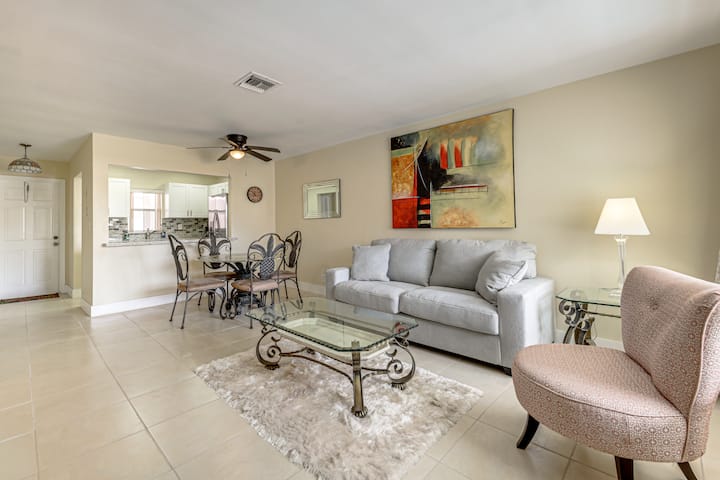 Sand, Sun & Pool Fun! Extended Pompano Beach Base - Pompano Beach, FL