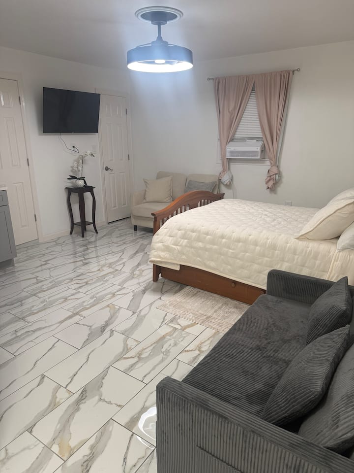 Cozy Studio - DreamWorks Water Park, East Rutherford