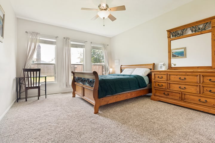 Master Bedroom Private Bath In Quiet Neighborhood - Pearland, TX