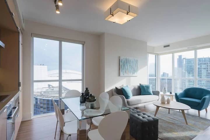 Luxury Condo, Cn Tower, City Skyline & Lake Views - Toronto, ON