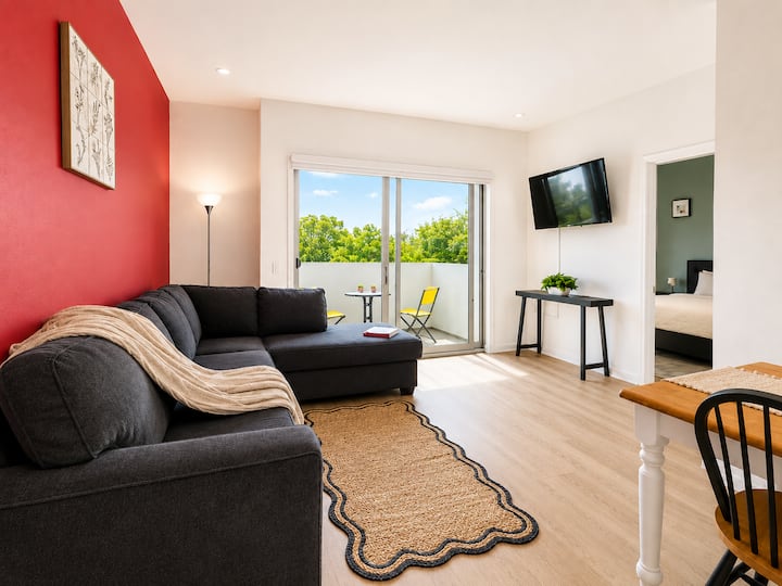 2br Near Santa Monica | Sleeps 8 |Free Parking|gym - Santa Monica, CA