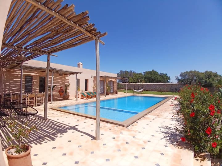 Modern Luxury Villa  Ultimate Peace & Privacy - 에사우이라
