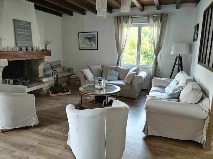 Maison Chaleureuse Avec Extérieur. - Cognac