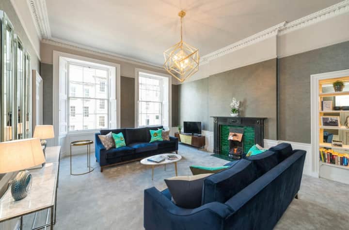 Heart Of The City Edinburgh | 3 Beds | Sleeps 6 - Edinburgh, UK
