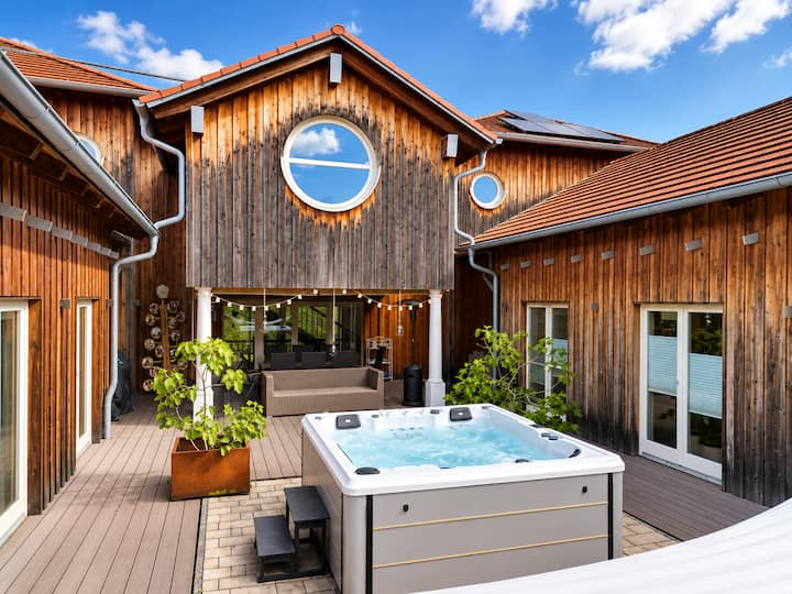 Spacious Villa With Hot Tub Near Downtown - Ingolstadt