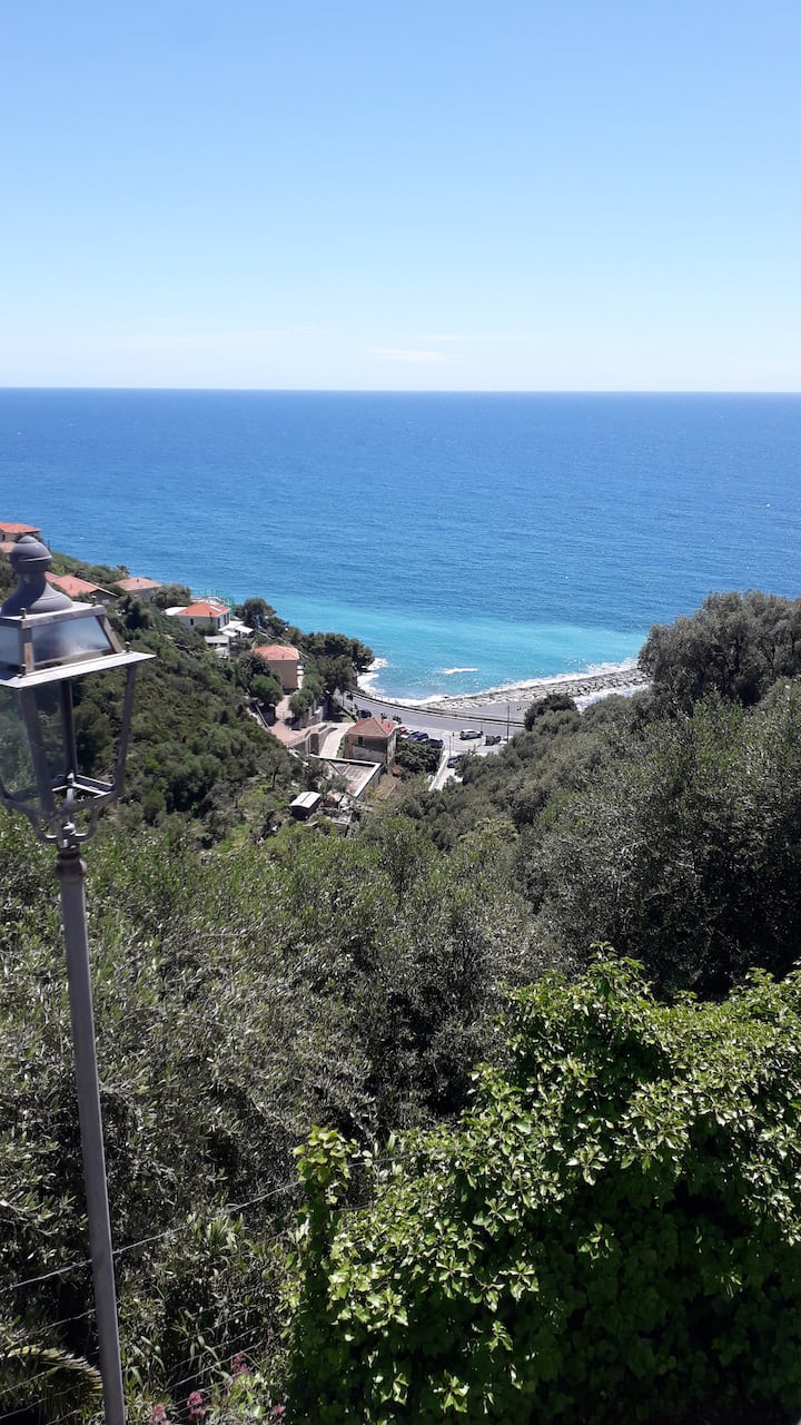 Cervo: Mare E Borgo Medievale A Due Passi - Alassio