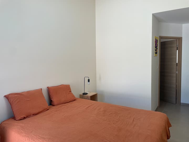 Chambre Indépendante Dans Maison Familiale - Marignane