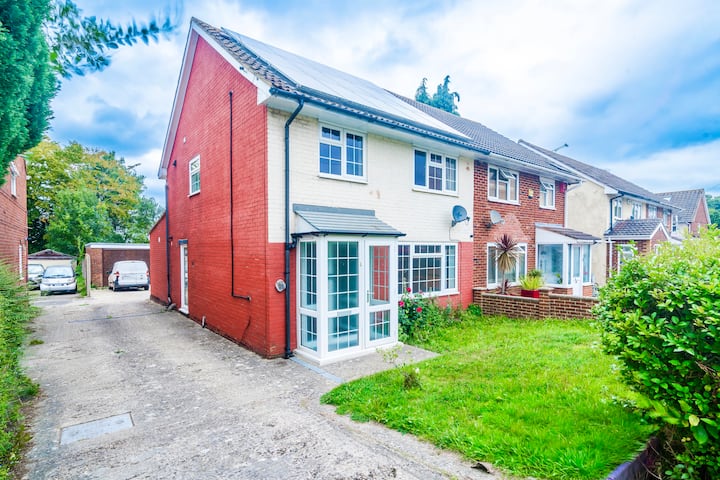Contractor Accommodation |5 Bed House Near Gatwick - Horsham, UK