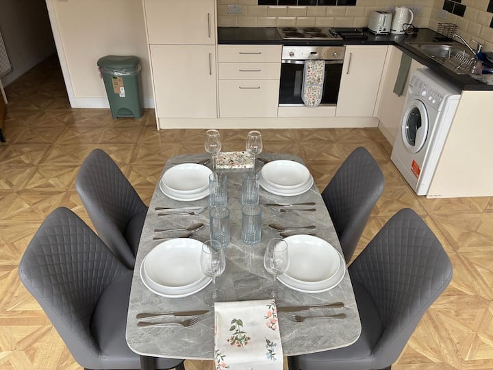 Lovely 3 Bedroom Flat In Sutton - Epsom