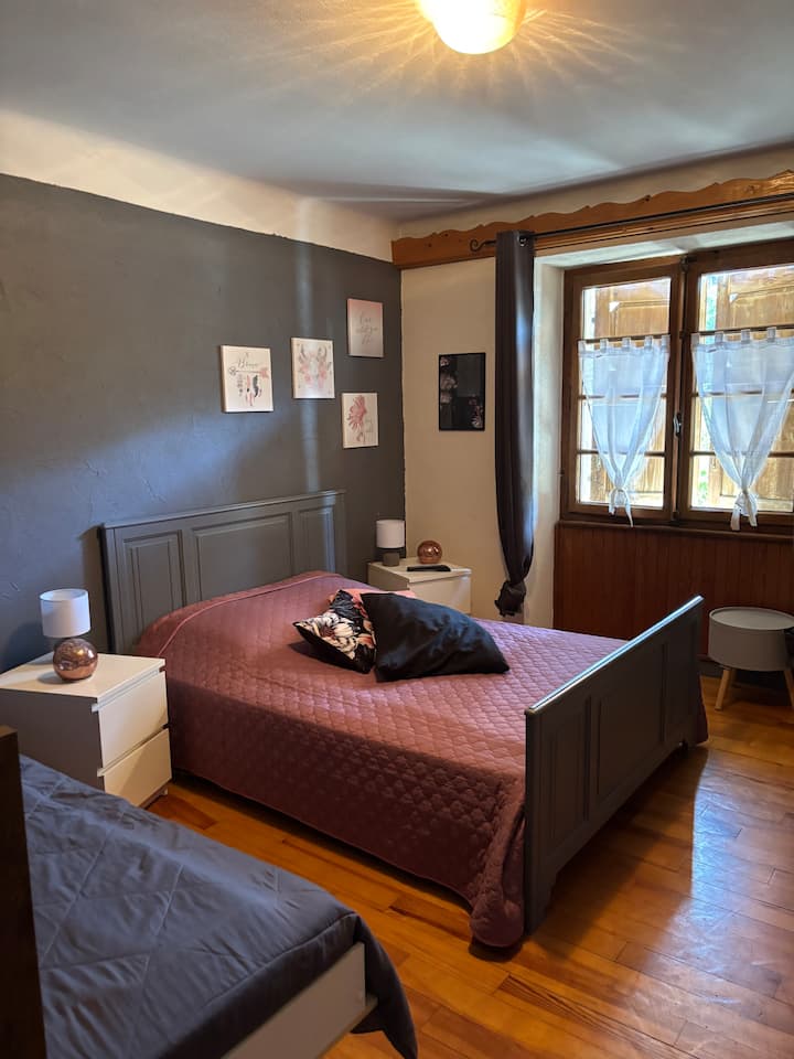 Chambre Dans Une Maison De Village - Évian-les-Bains