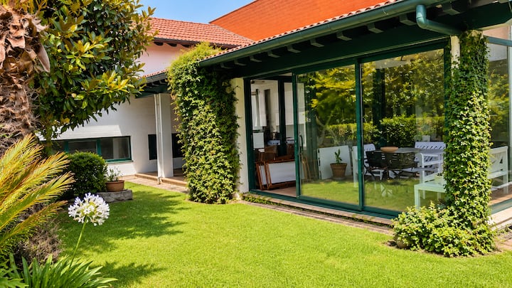 Casa Con Jardín En Novales - Comillas