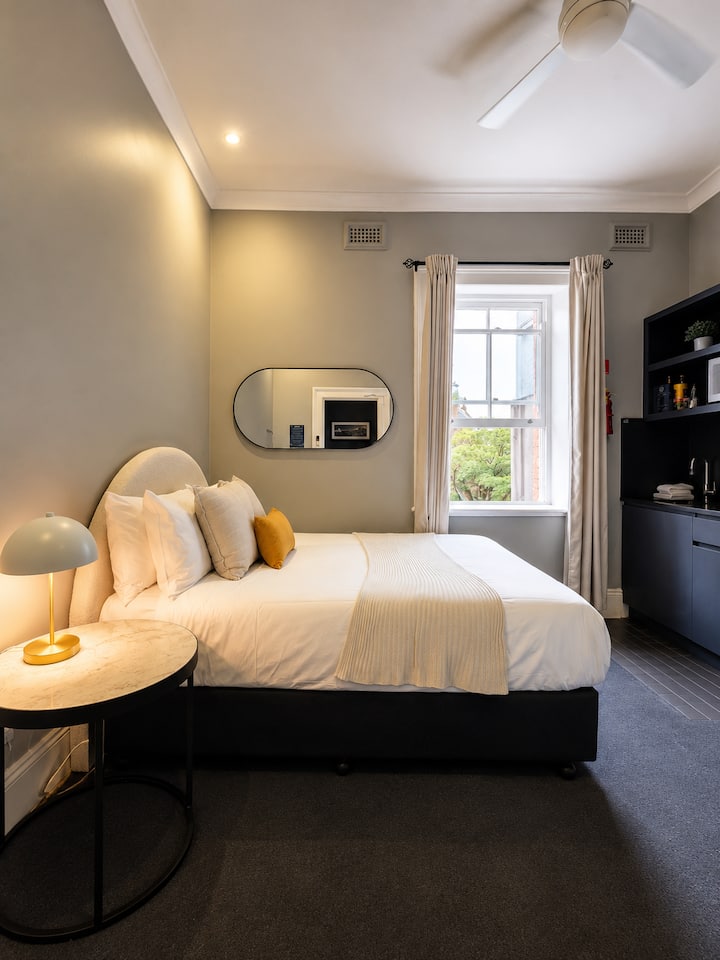 Petite Double Room In Potts Point - Moore Park