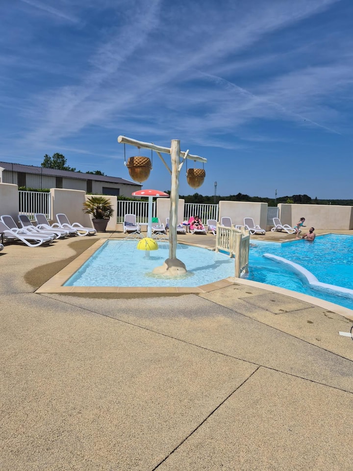Mobil Home Dans Camping Familial Avec Piscine - France
