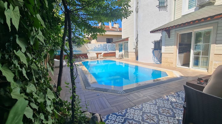 Spacious 5br Villa With Sea View & Swimming Pool - Istanbul