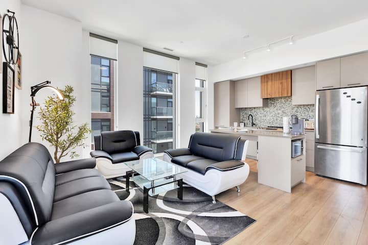 Brampton Modern Condo By Go Station - Brampton