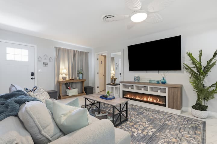 Stunning 8br | 10 Beds With Arcade Game Near Strip - North Las Vegas, NV