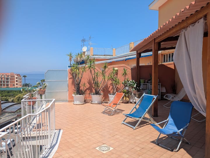 Casa Leo - Appartamento Con Terrazzo E Parcheggio - Sorrento