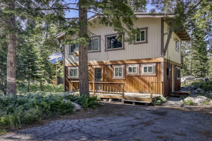 Woodside Retreat | Fireplace | Near Beach - Tahoma, CA