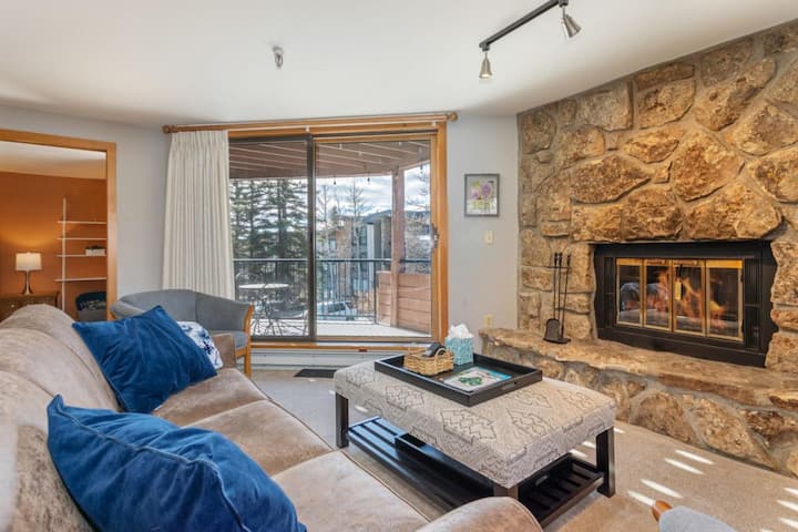 The Lakeside Ideal Location Hot Tub Sleeps 6 - Summit County, CO