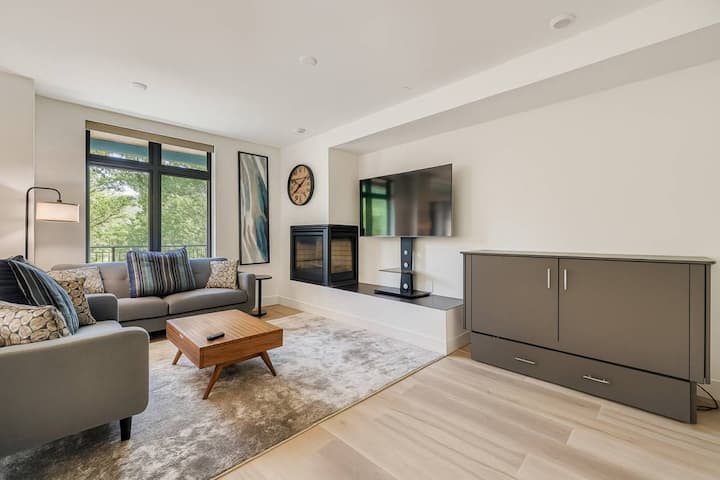 New Riverfront Home | Near Six Resorts Hot Tub! - Silverthorne, CO