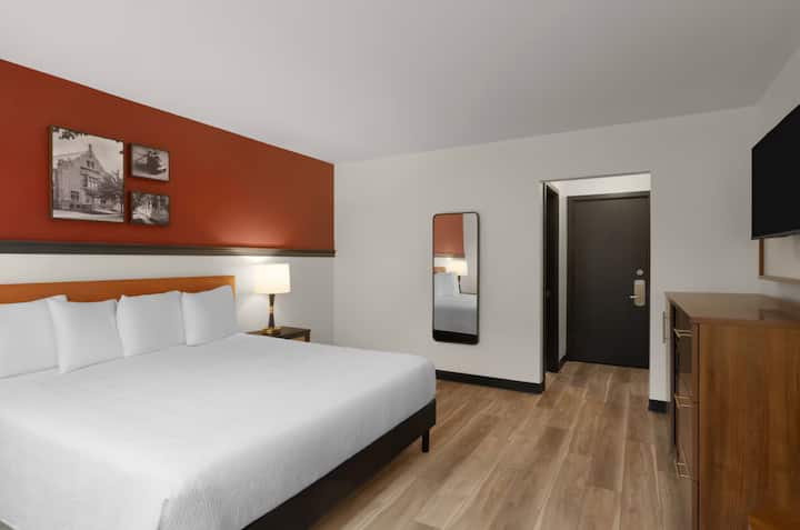 Junior Suite | Hotel Vervana | Mountain Base - Bennington, VT