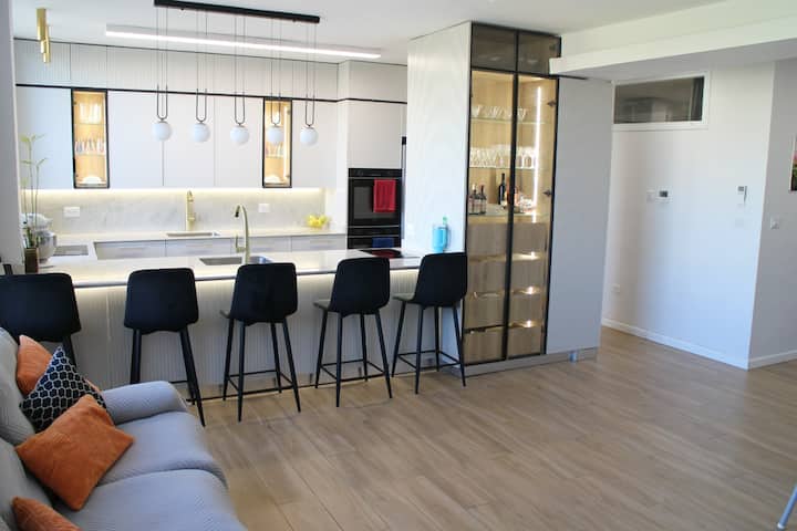 Spacious Renovated Apartment With Beautiful Views - Jerusalem