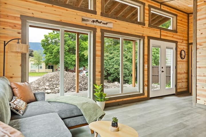 Stylish Tiny Home Dt Columbia Falls Near Glacier - Columbia Falls, MT