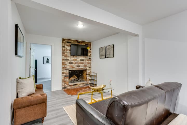 Quick Hwy Access To Seattle! Mtn-view Apt W/ Yard - Renton
