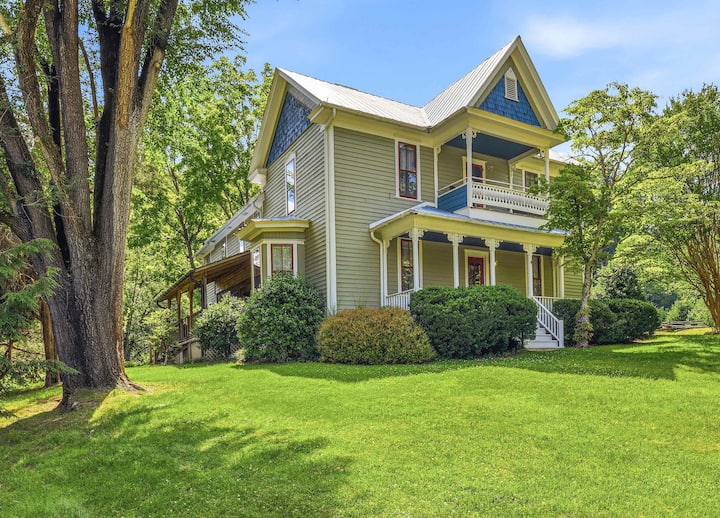 Luxury Farmhouse, Creek, Dog-friendly, Gas Firepla - Weaverville, NC